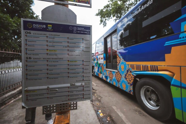 Rute dan Cara Naik Bus Metro Jabar Trans Terbaru Tahun 2025 - HALOJABAR